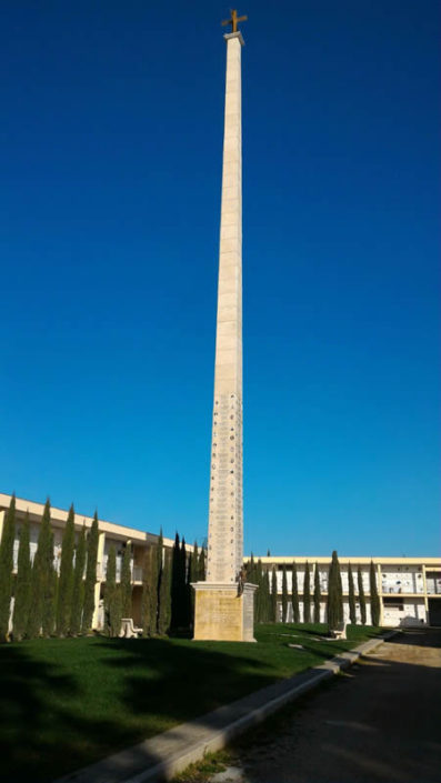 Obelisco cimitero San Severo - Gruppo Ramundo Calcestruzzi